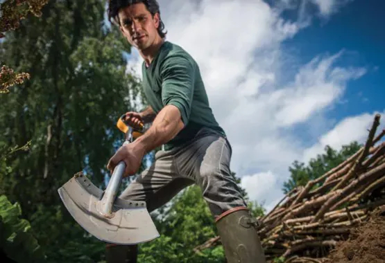 Cazma telescopica Fiskars pentru gradina varf ascutit 1066729 - cel.ro