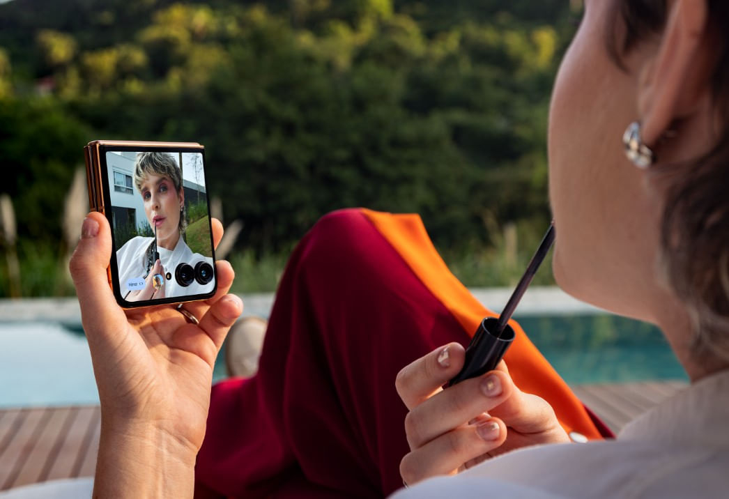 Telefon Mobil Motorola Razr 50 Ultra Procesor Qualcomm SM8635 ...