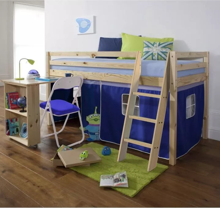 Pat pentru copil inaltat cu cort albastru si birou culisabil lemn pin ...