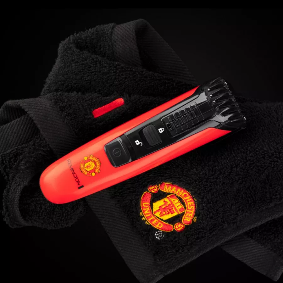 Aparat de tuns barba Remington Beard Boss Manchester United Edition ...