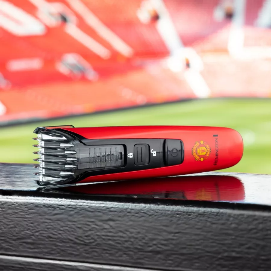 Aparat de tuns barba Remington Beard Boss Manchester United Edition ...
