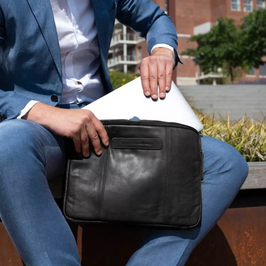 Mapa The Chesterfield Brand pentru acte si laptop din piele naturala neagra