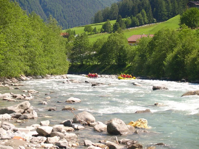 White water rafting pe raul Jiu HD4WWR1 - cel.ro