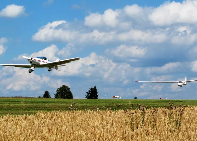 Primul zbor cu planorul in Bucuresti B1PLN1 - cel.ro