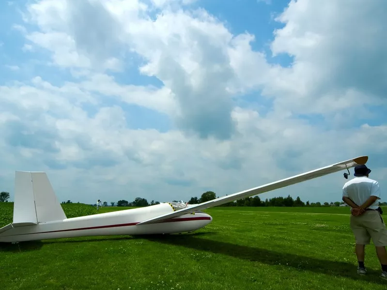 Primul zbor cu planorul in Bucuresti B1PLN1 - cel.ro