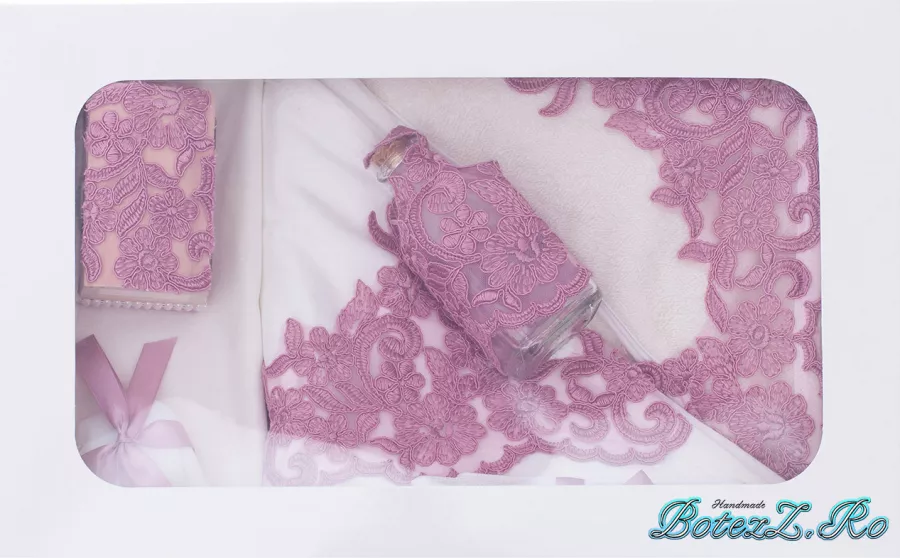 Trusou botez complet Dantela culoare alb-roz prafuit 8 piese 3sh_539 ...