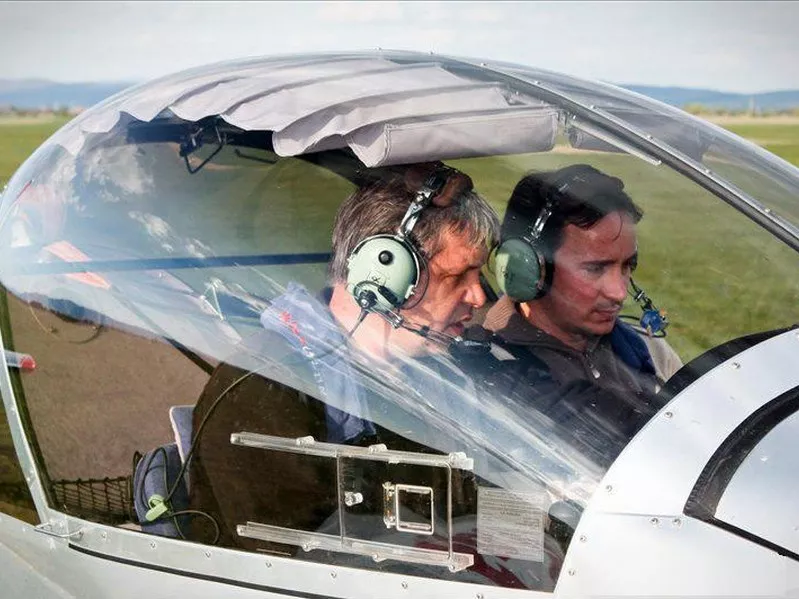 Lectie de zbor cu avionul in Brasov BV1LAS1 - cel.ro