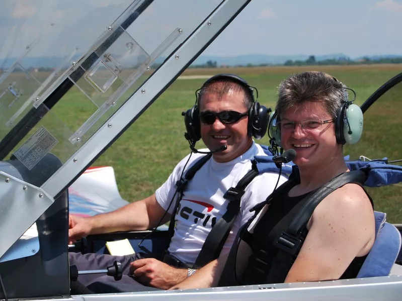 Lectie de zbor cu avionul in Bucuresti B1LAS1 - cel.ro