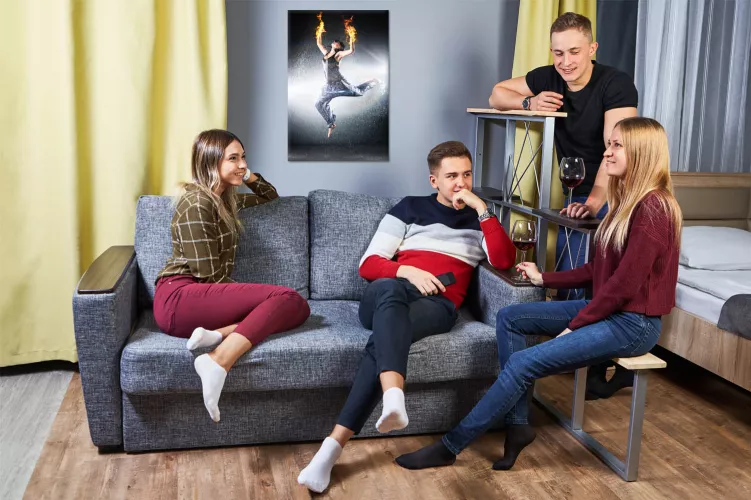 Tablou luminos in intuneric GlowforHome Dans modern tanara femeie cu ...