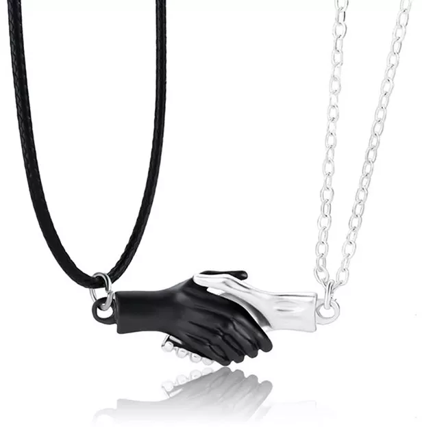 Set 2 lantisoare pandantiv 2 maini impreuna voly-14 - cel.ro