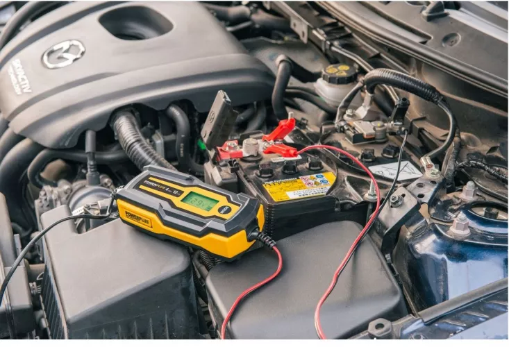 Redresor smart acumulatori auto 12V Powerplus POWX4203 70 W / 4 A / 120 ...