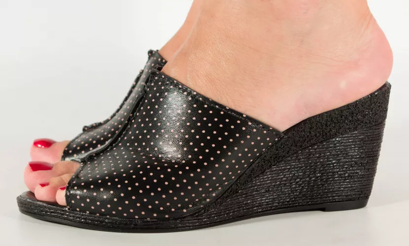 Saboti negri cu buline piele naturala dama cu platforma SBM2 40