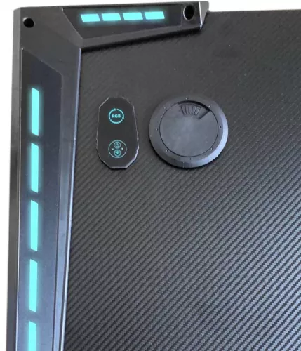Masa profesionala gaming cu acoperire fibra de carbon iluminat LED ...