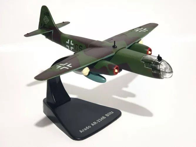 Arado AR-234B BLITZ 9./KG 76 LUFTWAFFE 1 144 dk81_640408370 - cel.ro