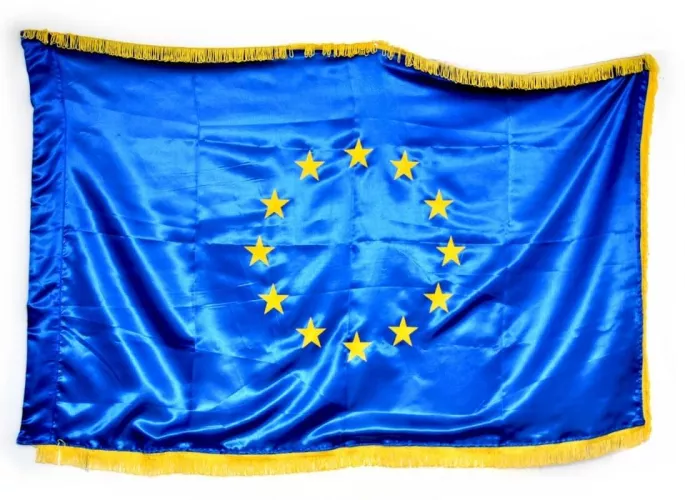 Steag UE cu franjuri dim. 135 x 90 cm DRUEP - cel.ro