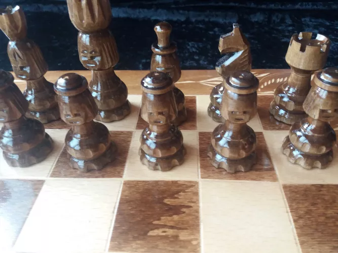 Set de sah cu piese sculptate special din lemn 44x44 cm cutie de sah ...