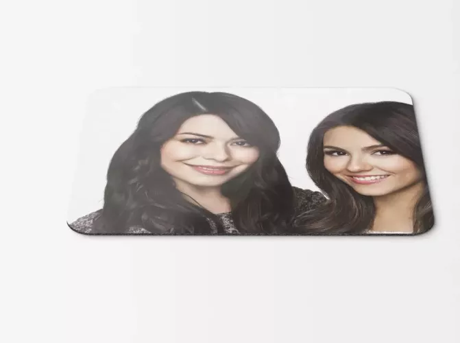 Victoria Justice And Miranda Cosgrove