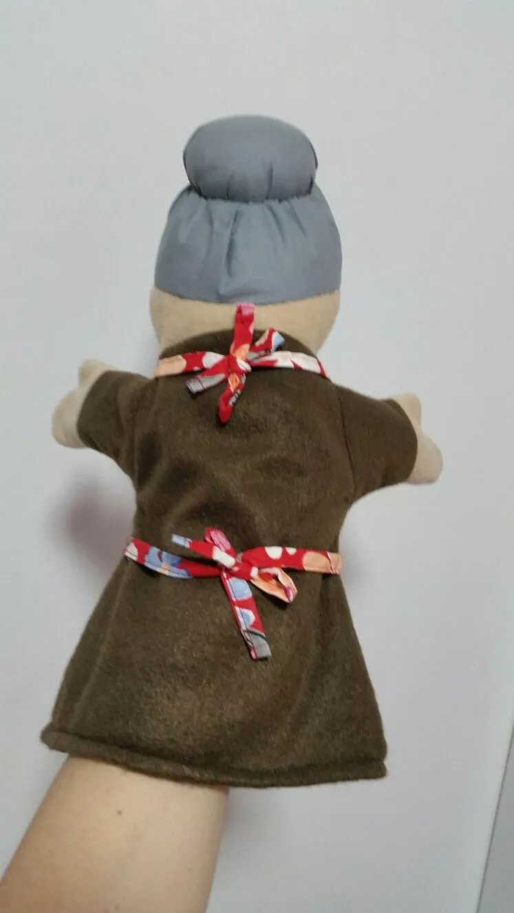 Papusa de mana/marioneta Bunica