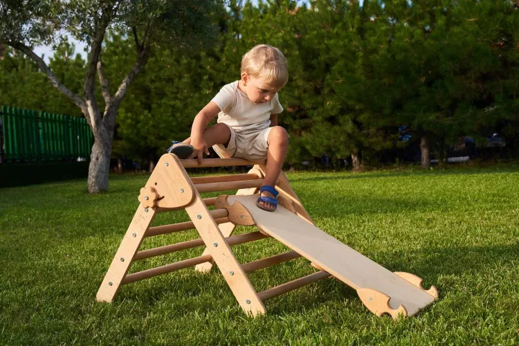 Set de catarare mic 2 in 1 Triunghi Pikler cu Rampa de Catarare pentru ...