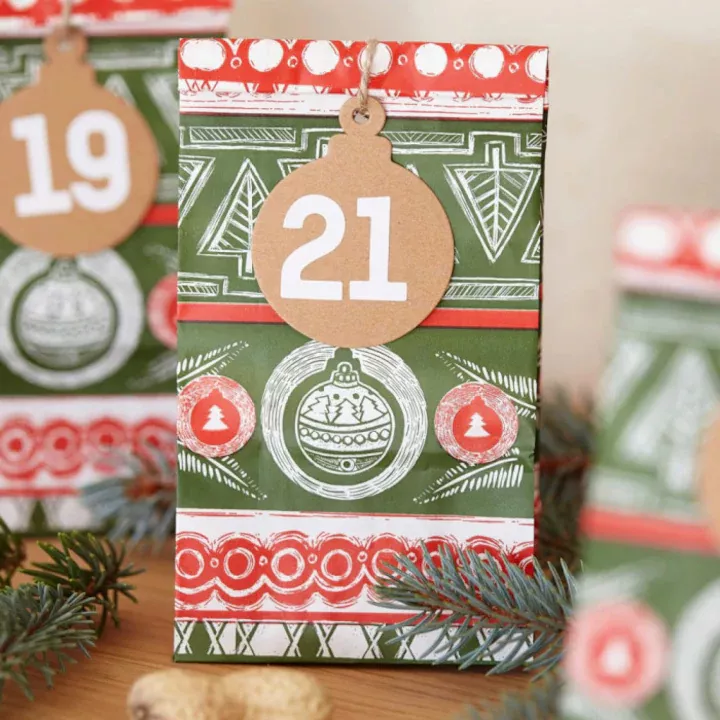 Set 50 piese calendar advent Livaia 2023 hartie multicolor IO-0446 - cel.ro