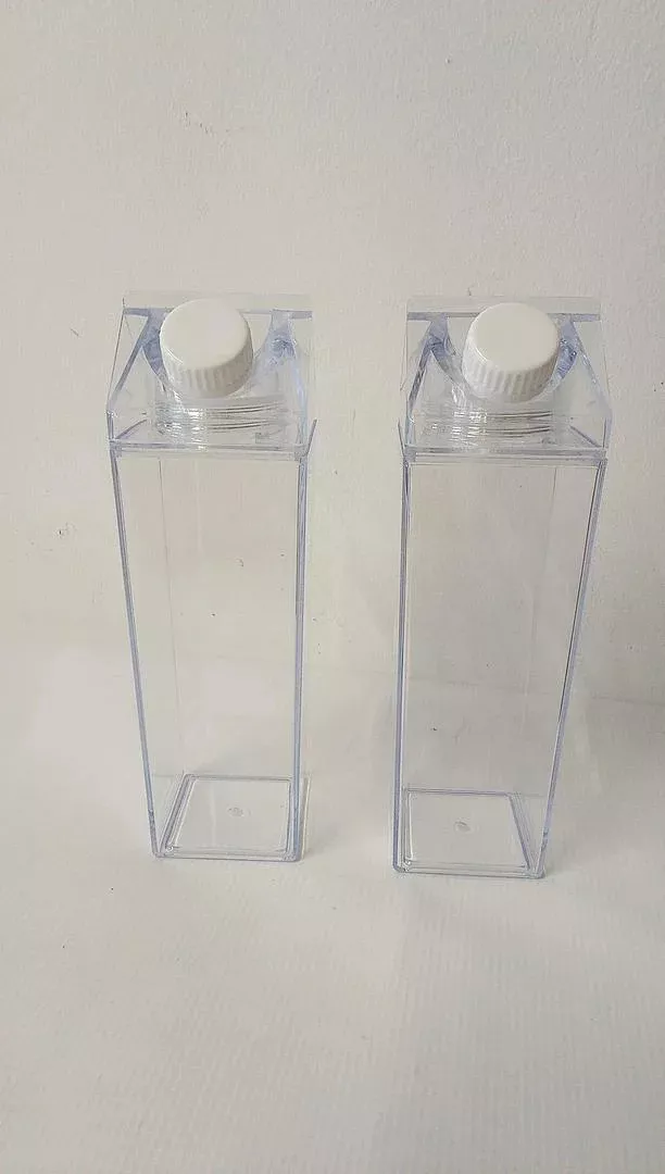 Set 2 sticle de apa transparente Metagio in forma de cutie de lapte din ...