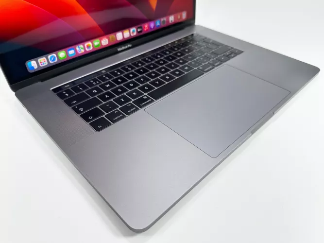 Laptop MacBook Pro 15.4 inch i7 16 GB RAM 256 GB SSD AMD Radeon ...