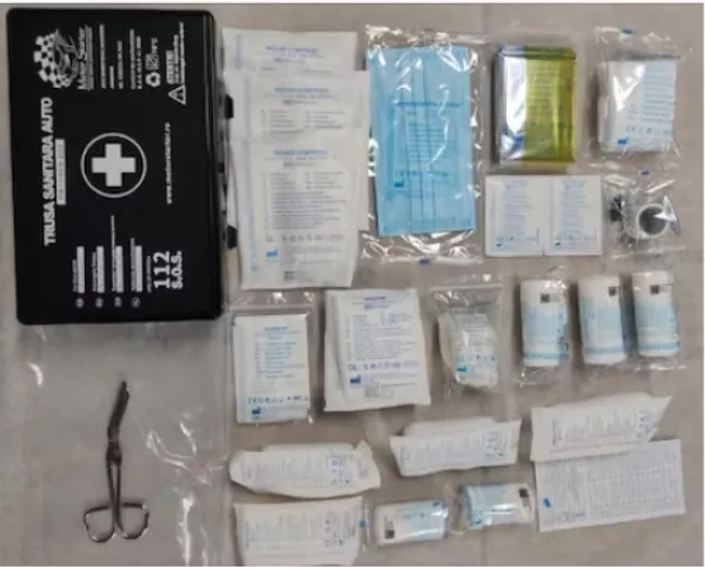 Kit siguranta rutiera omologat Trusa medicala auto prim ajutor ...