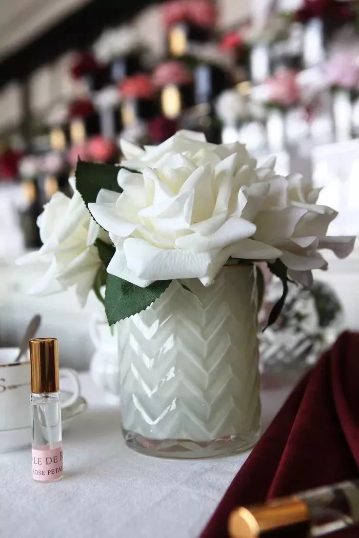 Parfumant camera cu aranjament floral Pink Roses sticla roz HCF03 - cel.ro