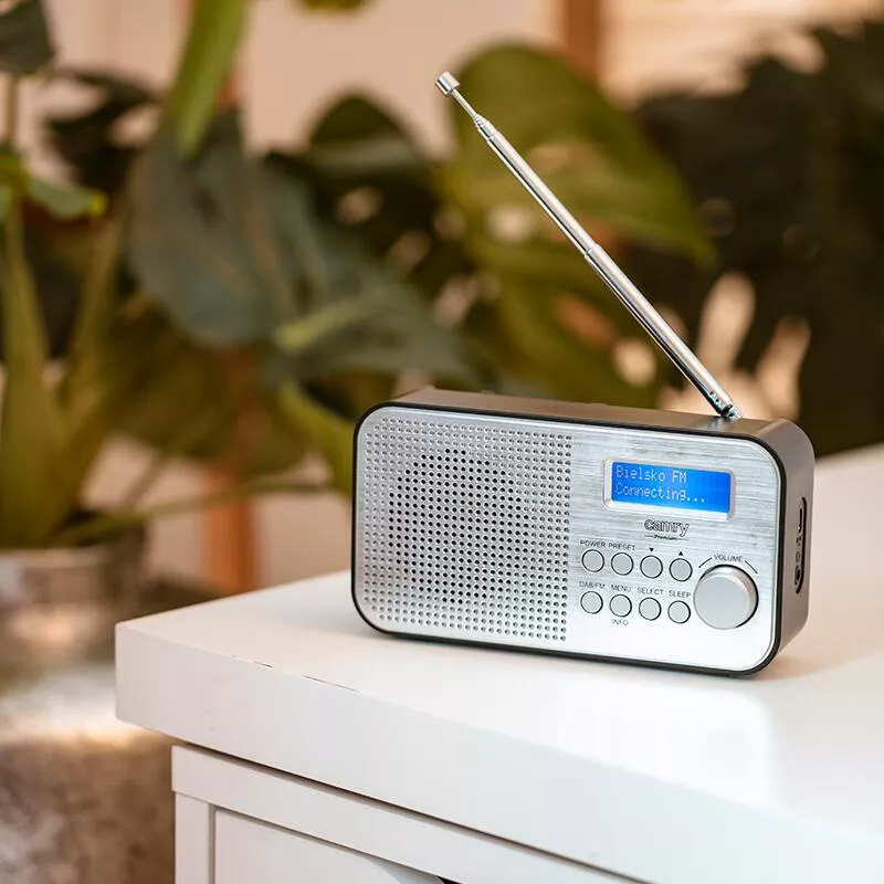 Radio portabil FM antena telescopica Afisaj Digital Acumulator Li-Ion ...