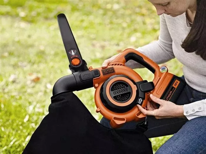 Suflanta si aspirator de gradina cu acumulator Black+Decker GWC3600L20 ...