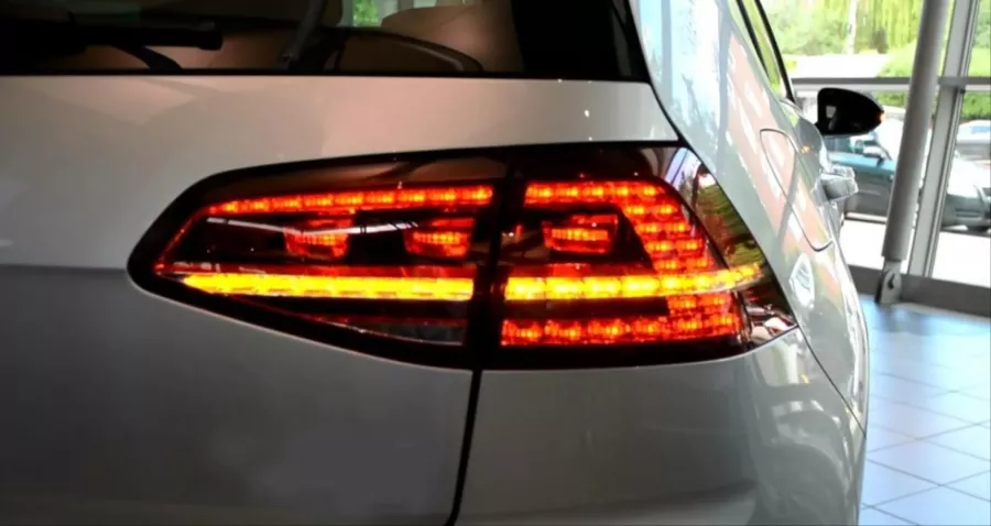Stopuri LED - Volkswagen Golf 7 MK7 2012-2018 Highline 7 Look ijar ...