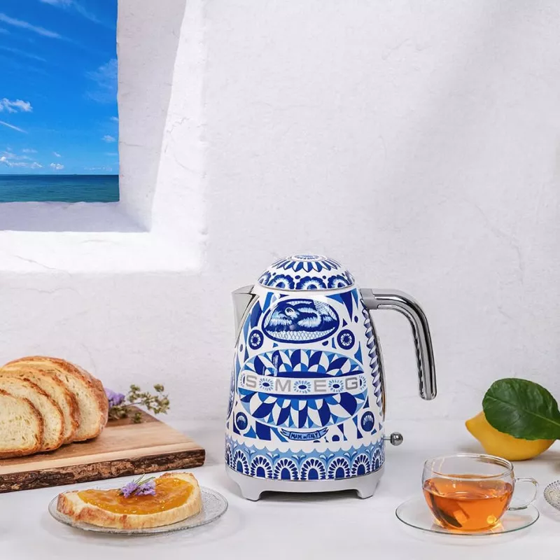 Fierbator apa Smeg x Dolce&Gabbana 1.7 litri albastru/alb 4ozt ...