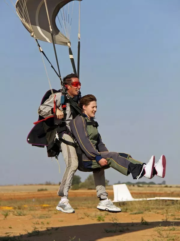 Skydiving - Salt cu parasuta in Bucuresti pentru 2 B1SDG2 - cel.ro