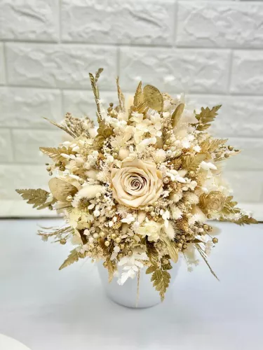 Buchet alb-auriu cu flori naturale uscate si trandafir criogenat XL ...