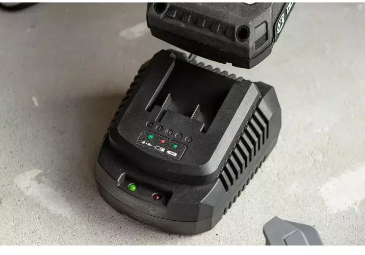 Incarcator acumulator 18 V Li-ion Graphite 58G002-1 - cel.ro