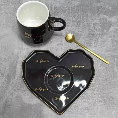 Cana ceramica cu farfurie in forma de inima si lingurita Pufo Be Mine ...